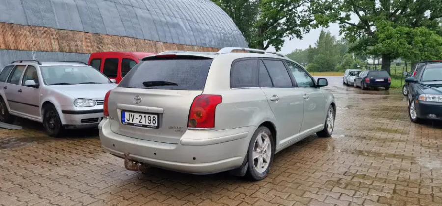 Grey Toyota Avensis 2005 in Valmiera, with an engine capacity of 2.00 L and mileage of 446 thousand km for 1150 €, photo 4 on AUTOMOTO.COM.LV