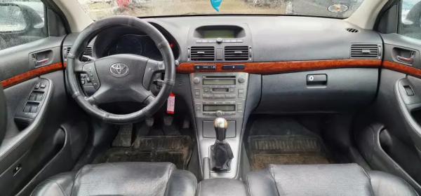 Grey Toyota Avensis 2005 in Valmiera, with an engine capacity of 2.00 L and mileage of 446 thousand km for 1150 €, photo 7 on AUTOMOTO.COM.LV