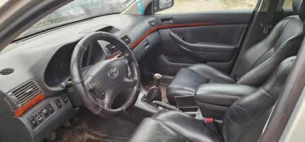 Grey Toyota Avensis 2005 in Valmiera, with an engine capacity of 2.00 L and mileage of 446 thousand km for 1150 €, photo 8 on AUTOMOTO.COM.LV