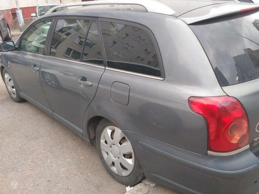 Серый Тойота Авенсис 2005 в Вильнюс, объемом двигателя 2.00 л и пробегом 430 тыс. км за 950 €, фото 1 на AUTOMOTO.COM.LV