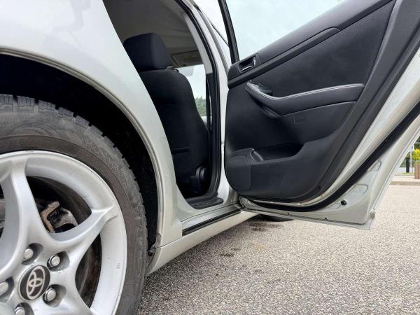 Grey Toyota Avensis 2005 in Vilnius, with an engine capacity of 2.00 L and mileage of 351 thousand km for 1850 €, photo 10 on AUTOMOTO.COM.LV