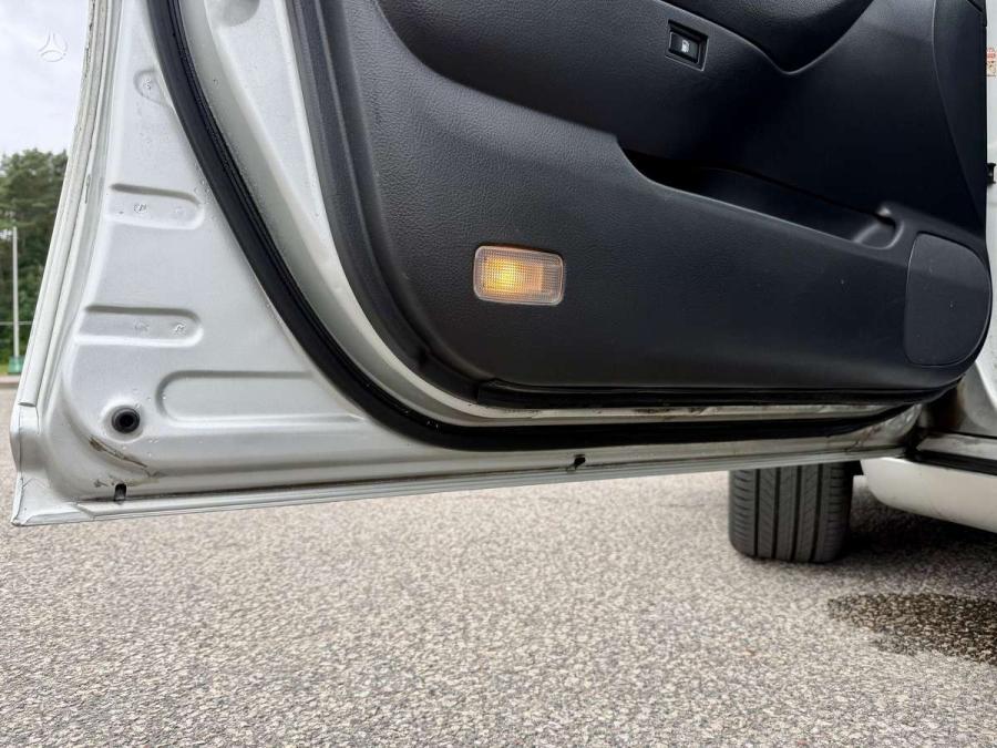 Pelēks Toyota Avensis 2005 Viļņa, ar dzinēja tilpumu 2.00 L un nobraukumu 351 tūkst. km par 1850 €, foto 14 vietnē AUTOMOTO.COM.LV