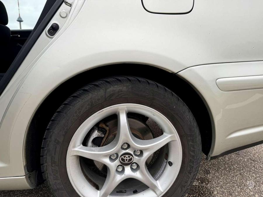 Pelēks Toyota Avensis 2005 Viļņa, ar dzinēja tilpumu 2.00 L un nobraukumu 351 tūkst. km par 1850 €, foto 15 vietnē AUTOMOTO.COM.LV