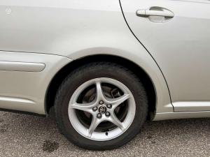 Pelēks Toyota Avensis 2005 Viļņa, ar dzinēja tilpumu 2.00 L un nobraukumu 351 tūkst. km par 1850 €, foto 16 vietnē AUTOMOTO.COM.LV