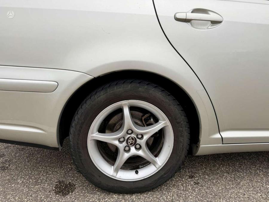 Pelēks Toyota Avensis 2005 Viļņa, ar dzinēja tilpumu 2.00 L un nobraukumu 351 tūkst. km par 1850 €, foto 16 vietnē AUTOMOTO.COM.LV
