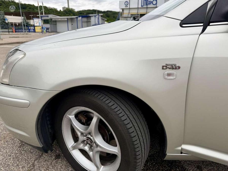 Pelēks Toyota Avensis 2005 Viļņa, ar dzinēja tilpumu 2.00 L un nobraukumu 351 tūkst. km par 1850 €, foto 17 vietnē AUTOMOTO.COM.LV