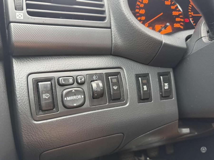 Pelēks Toyota Avensis 2005 Viļņa, ar dzinēja tilpumu 2.00 L un nobraukumu 351 tūkst. km par 1850 €, foto 24 vietnē AUTOMOTO.COM.LV