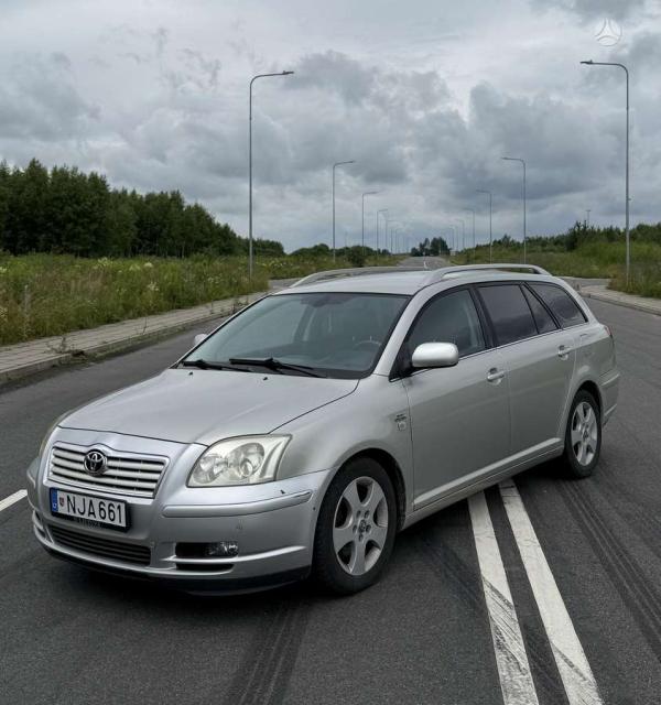 Серый Тойота Авенсис 2005 в Вильнюс, объемом двигателя 2.20 л и пробегом 400 тыс. км за 1450 €, фото 1 на AUTOMOTO.COM.LV