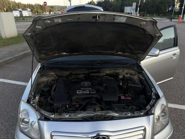 Grey Toyota Avensis 2005 in Vilnius, with an engine capacity of 2.00 L and mileage of 295 thousand km for 1150 €, photo 9 on AUTOMOTO.COM.LV