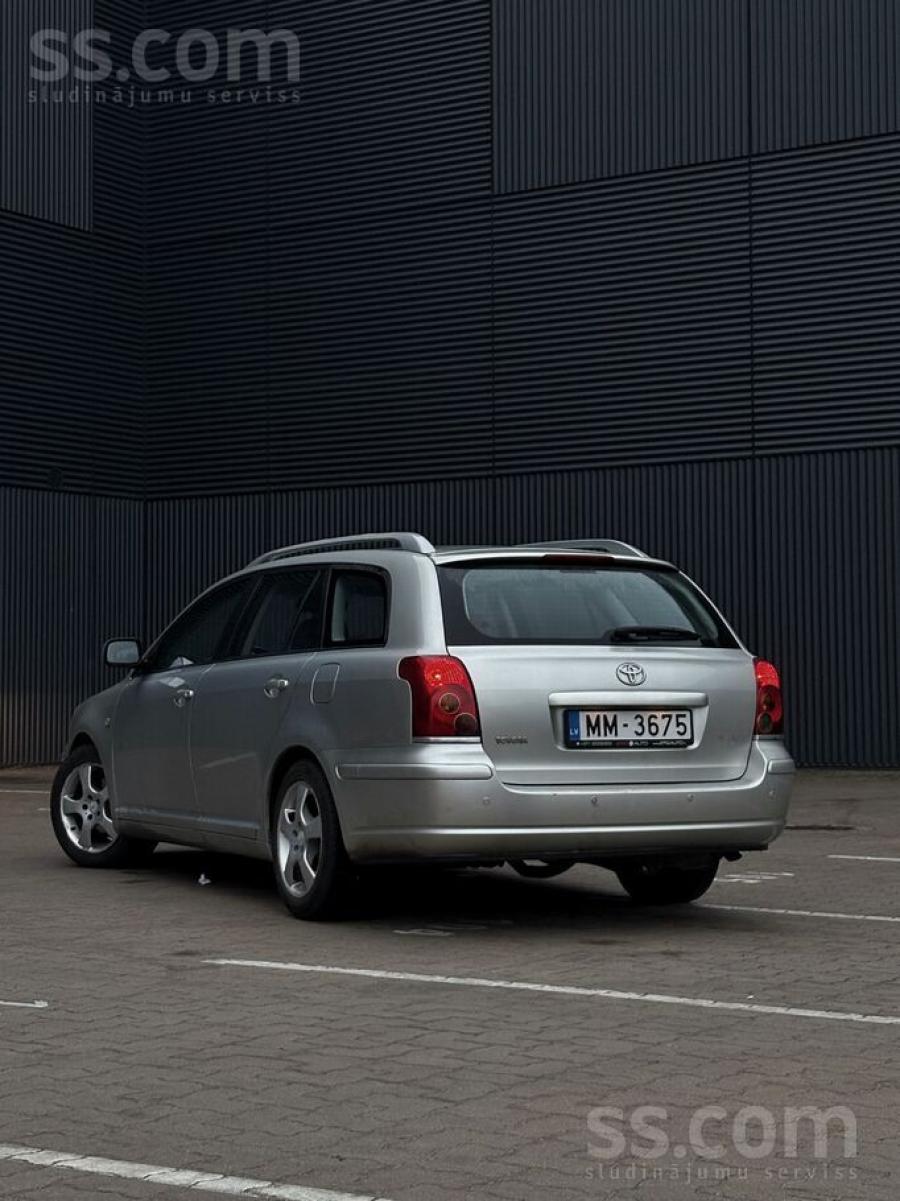Grey Toyota Avensis 2005 in Riga, with an engine capacity of 1.80 L and mileage of 279 thousand km for 2200 €, photo 3 on AUTOMOTO.COM.LV