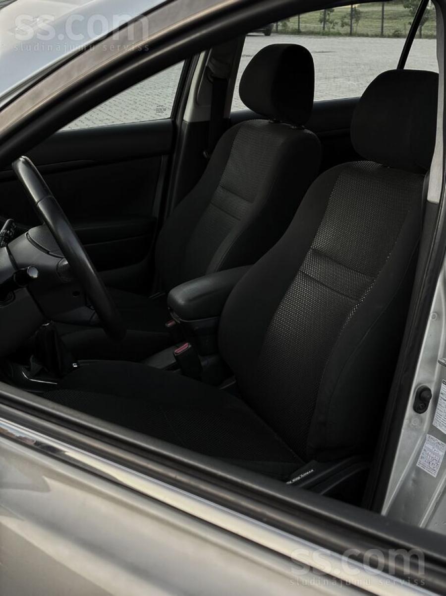 Grey Toyota Avensis 2005 in Riga, with an engine capacity of 1.80 L and mileage of 279 thousand km for 2200 €, photo 5 on AUTOMOTO.COM.LV