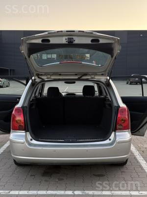 Grey Toyota Avensis 2005 in Riga, with an engine capacity of 1.80 L and mileage of 279 thousand km for 2200 €, photo 9 on AUTOMOTO.COM.LV