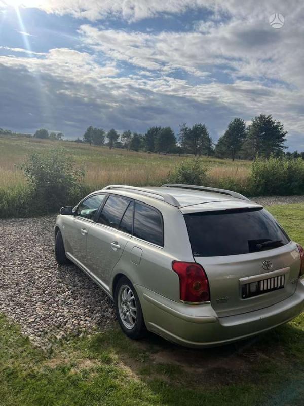 Pelēks Toyota Avensis 2005 Viļņa, ar dzinēja tilpumu 2.23 L un nobraukumu 433 tūkst. km par 1350 €, foto 2 vietnē AUTOMOTO.COM.LV