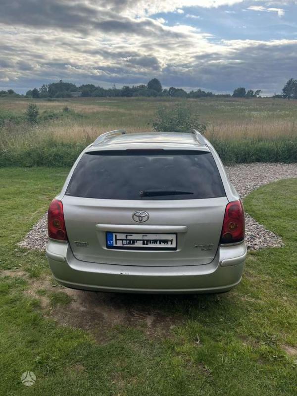 Pelēks Toyota Avensis 2005 Viļņa, ar dzinēja tilpumu 2.23 L un nobraukumu 433 tūkst. km par 1350 €, foto 5 vietnē AUTOMOTO.COM.LV