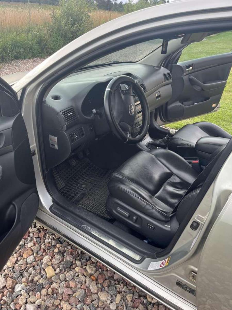 Grey Toyota Avensis 2005 in Vilnius, with an engine capacity of 2.23 L and mileage of 433 thousand km for 1350 €, photo 12 on AUTOMOTO.COM.LV