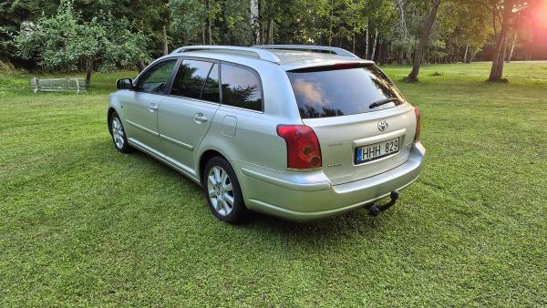 Pelēks Toyota Avensis 2005 Panevēža, ar dzinēja tilpumu 2.23 L un nobraukumu 310 tūkst. km par 1000 €, foto 2 vietnē AUTOMOTO.COM.LV