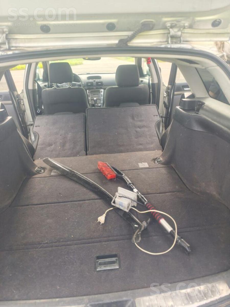 Pelēks Toyota Avensis 2005 Rīga, ar dzinēja tilpumu 2.00 L un nobraukumu 293 tūkst. km par 1200 €, foto 5 vietnē AUTOMOTO.COM.LV
