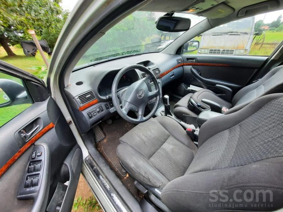 Серый Тойота Авенсис 2005 в Цесис, объемом двигателя 2.00 л и пробегом 500 тыс. км за 490 €, фото 3 на AUTOMOTO.COM.LV