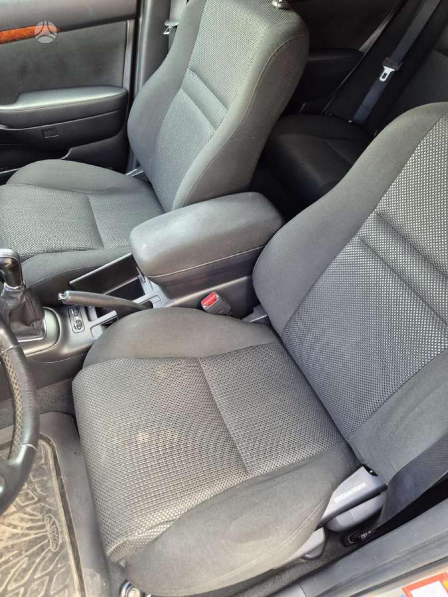 Grey Toyota Avensis 2005 in Mazeikiai, with an engine capacity of 2.00 L and mileage of 350 thousand km for 2800 €, photo 11 on AUTOMOTO.COM.LV