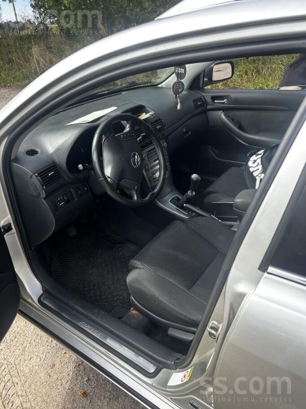 Pelēks Toyota Avensis 2005 Rēzekne, ar dzinēja tilpumu 2.00 L un nobraukumu 297 tūkst. km par 2200 €, foto 9 vietnē AUTOMOTO.COM.LV