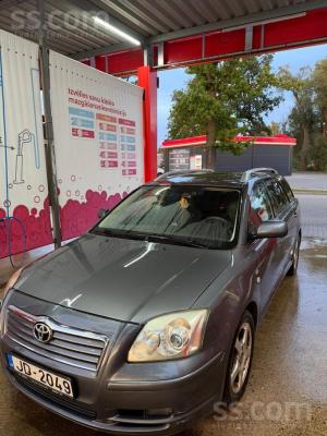 Pelēks Toyota Avensis 2005 Rīga, ar dzinēja tilpumu 2.00 L un nobraukumu 215 tūkst. km par 2500 €, foto  vietnē AUTOMOTO.COM.LV