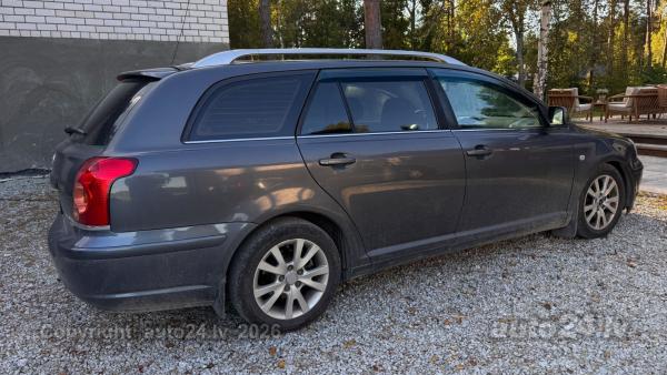 Toyota Avensis 2005 in Tallinn on AUTOMOTO.COM.LV Grey Toyota Avensis 2005 in Tallinn, with an engine capacity of 2.20 L and mileage of 314 thousand km for 700 €, photo 4 on AUTOMOTO.COM.LV