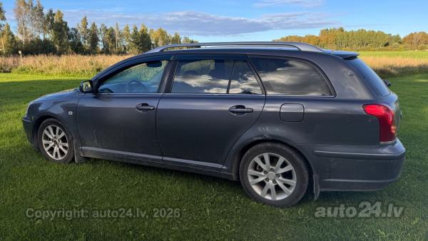 Toyota Avensis 2005 in Tallinn on AUTOMOTO.COM.LV Grey Toyota Avensis 2005 in Tallinn, with an engine capacity of 2.20 L and mileage of 314 thousand km for 700 €, photo 5 on AUTOMOTO.COM.LV