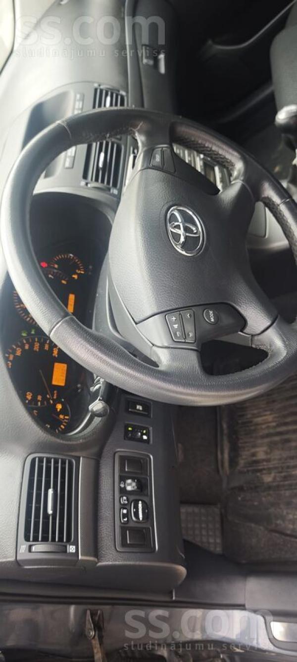 Pelēks Toyota Avensis 2005 Daugavpils, ar dzinēja tilpumu 1.70 L un nobraukumu 363 tūkst. km par 1650 €, foto 8 vietnē AUTOMOTO.COM.LV