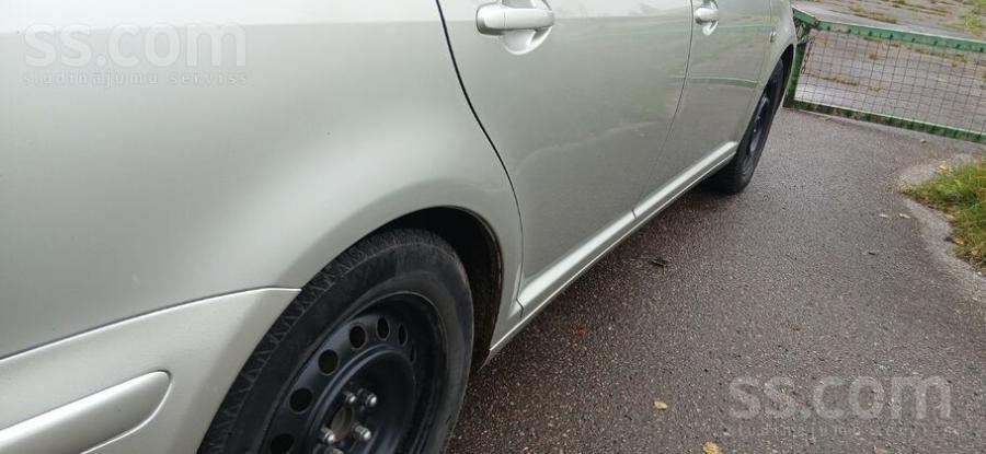 Grey Toyota Avensis 2005 in Riga, with an engine capacity of 2.00 L and mileage of 285 thousand km for 2499 €, photo 16 on AUTOMOTO.COM.LV