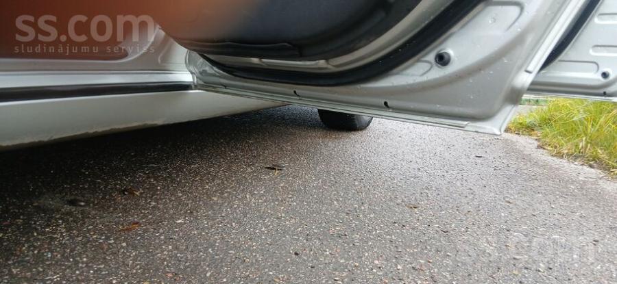 Grey Toyota Avensis 2005 in Riga, with an engine capacity of 2.00 L and mileage of 285 thousand km for 2499 €, photo 17 on AUTOMOTO.COM.LV
