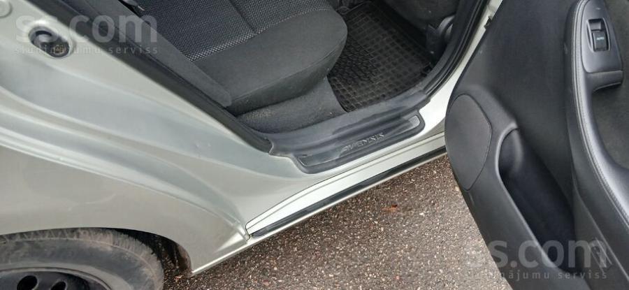 Grey Toyota Avensis 2005 in Riga, with an engine capacity of 2.00 L and mileage of 285 thousand km for 2499 €, photo 18 on AUTOMOTO.COM.LV
