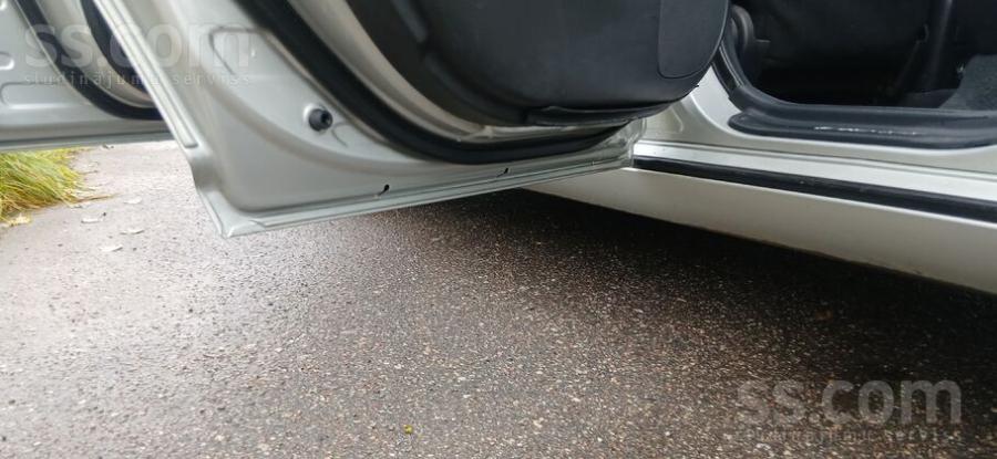 Grey Toyota Avensis 2005 in Riga, with an engine capacity of 2.00 L and mileage of 285 thousand km for 2499 €, photo 21 on AUTOMOTO.COM.LV