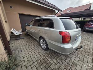 Grey Toyota Avensis 2005 in Vilnius, with an engine capacity of 2.20 L and mileage of 375 thousand km for 777 €, photo 3 on AUTOMOTO.COM.LV