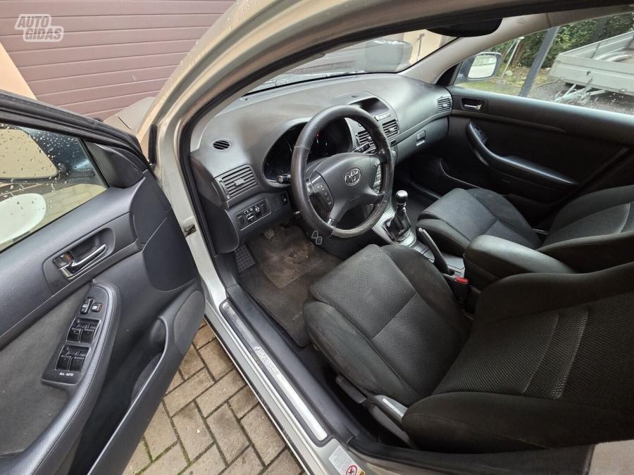 Grey Toyota Avensis 2005 in Vilnius, with an engine capacity of 2.20 L and mileage of 375 thousand km for 777 €, photo 6 on AUTOMOTO.COM.LV