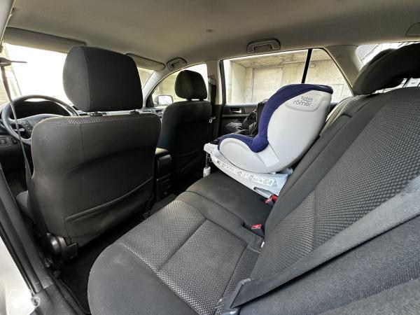 Grey Toyota Avensis 2005 in Vilnius, with an engine capacity of 2.00 L and mileage of 301 thousand km for 1750 €, photo 11 on AUTOMOTO.COM.LV