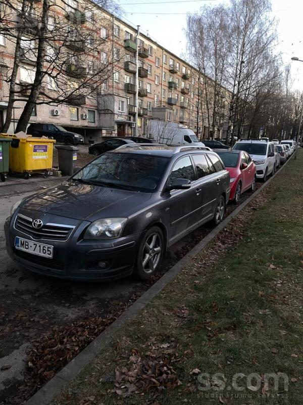 Grey Toyota Avensis 2006 in Riga, with an engine capacity of 2.20 L and mileage of 369 thousand km for 1350 €, photo 2 on AUTOMOTO.COM.LV