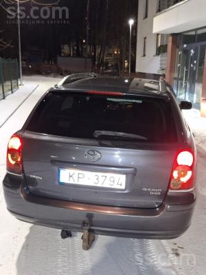 Pelēks Toyota Avensis 2006 Rīga, ar dzinēja tilpumu 2.20 L un nobraukumu 323 tūkst. km par 950 €, foto 4 vietnē AUTOMOTO.COM.LV