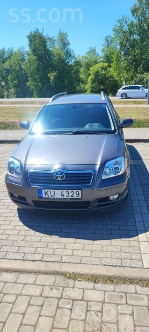 Pelēks Toyota Avensis 2006 Ventspils, ar dzinēja tilpumu 2.20 L un nobraukumu 347 tūkst. km par 850 €, foto  vietnē AUTOMOTO.COM.LV