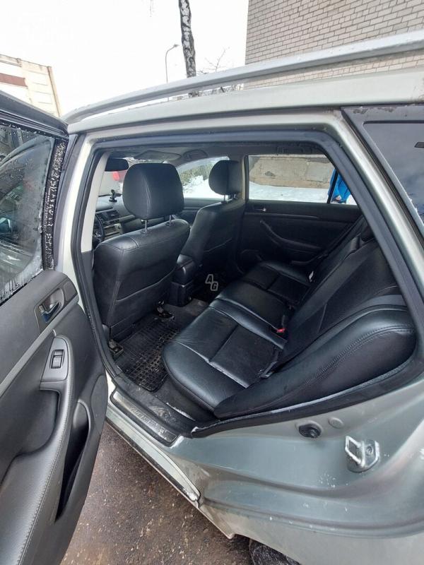 Grey Toyota Avensis 2006 in Vilnius, with an engine capacity of 2.20 L and mileage of 265 thousand km for 1200 €, photo 8 on AUTOMOTO.COM.LV