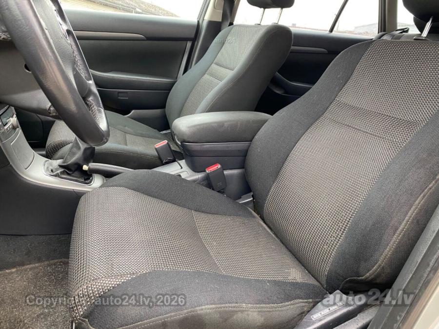 Grey Toyota Avensis 2006 in Tallinn, with an engine capacity of 2.00 L and mileage of 420 thousand km for 1500 €, photo 4 on AUTOMOTO.COM.LV