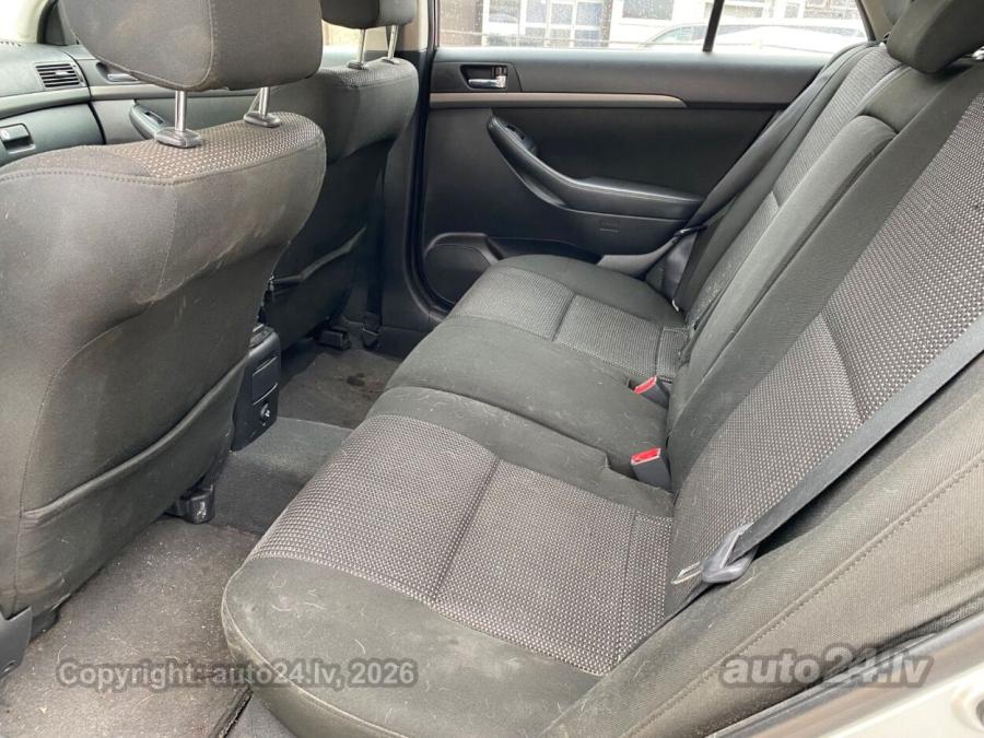 Grey Toyota Avensis 2006 in Tallinn, with an engine capacity of 2.00 L and mileage of 420 thousand km for 1500 €, photo 6 on AUTOMOTO.COM.LV