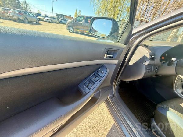 Grey Toyota Avensis 2006 in Riga, with an engine capacity of 2.00 L and mileage of 0 thousand km for 2350 €, photo 8 on AUTOMOTO.COM.LV