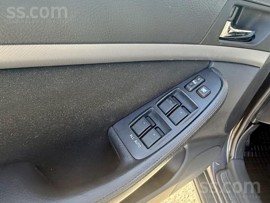 Grey Toyota Avensis 2006 in Riga, with an engine capacity of 2.00 L and mileage of 0 thousand km for 2350 €, photo 15 on AUTOMOTO.COM.LV