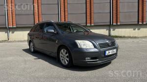Серый Тойота Авенсис 2006 в Юрмала, объемом двигателя 2.20 л и пробегом 355 тыс. км за 1200 €, фото 3 на AUTOMOTO.COM.LV