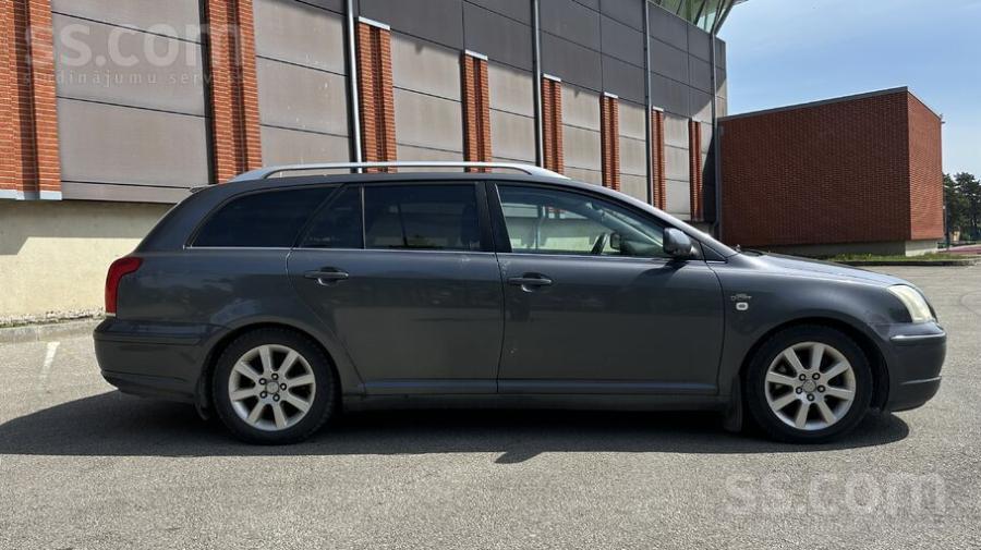 Серый Тойота Авенсис 2006 в Юрмала, объемом двигателя 2.20 л и пробегом 355 тыс. км за 1200 €, фото 4 на AUTOMOTO.COM.LV