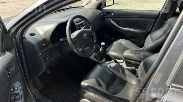 Серый Тойота Авенсис 2006 в Юрмала, объемом двигателя 2.20 л и пробегом 355 тыс. км за 1200 €, фото 5 на AUTOMOTO.COM.LV