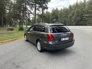 Pelēks Toyota Avensis 2006 Rīga, ar dzinēja tilpumu 2.20 L un nobraukumu 237 tūkst. km par 1000 €, foto 5 vietnē AUTOMOTO.COM.LV