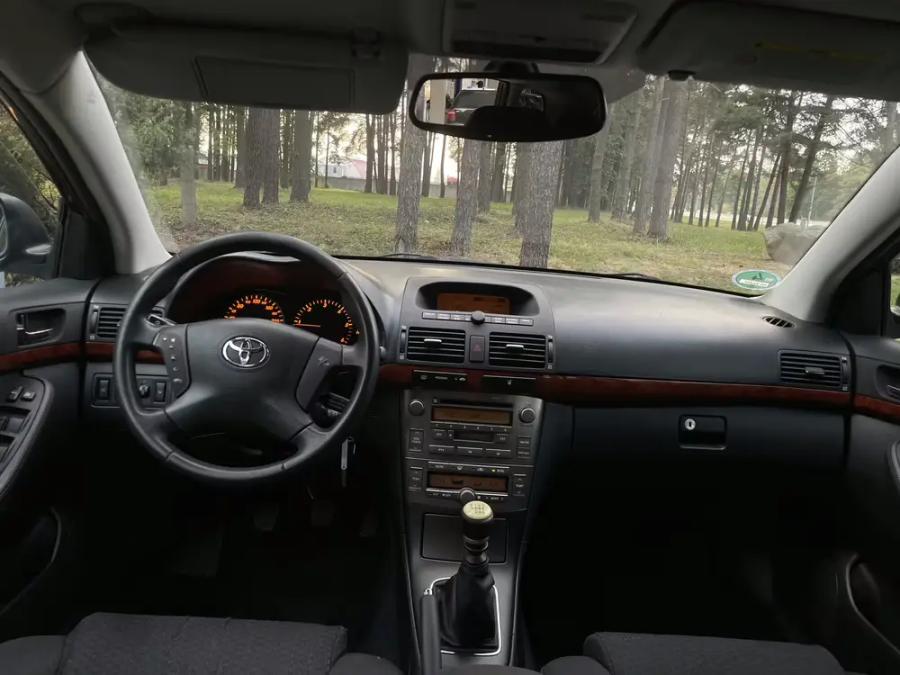 Pelēks Toyota Avensis 2006 Rīga, ar dzinēja tilpumu 2.20 L un nobraukumu 237 tūkst. km par 1000 €, foto 10 vietnē AUTOMOTO.COM.LV