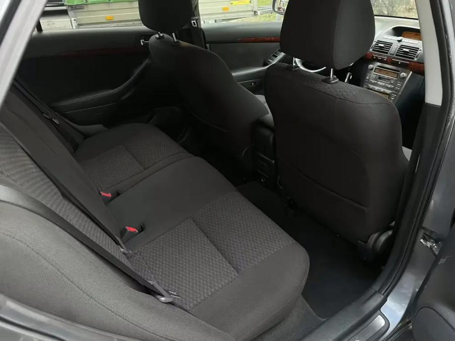 Pelēks Toyota Avensis 2006 Rīga, ar dzinēja tilpumu 2.20 L un nobraukumu 237 tūkst. km par 1000 €, foto 12 vietnē AUTOMOTO.COM.LV