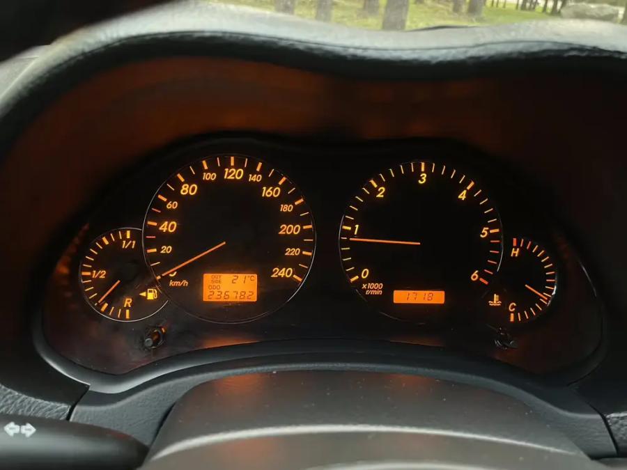 Pelēks Toyota Avensis 2006 Rīga, ar dzinēja tilpumu 2.20 L un nobraukumu 237 tūkst. km par 1000 €, foto 15 vietnē AUTOMOTO.COM.LV
